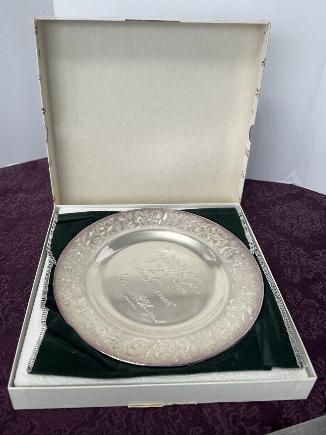 Rare And Collectible Avon Items : Christmas Collector Plate Value Guide ...