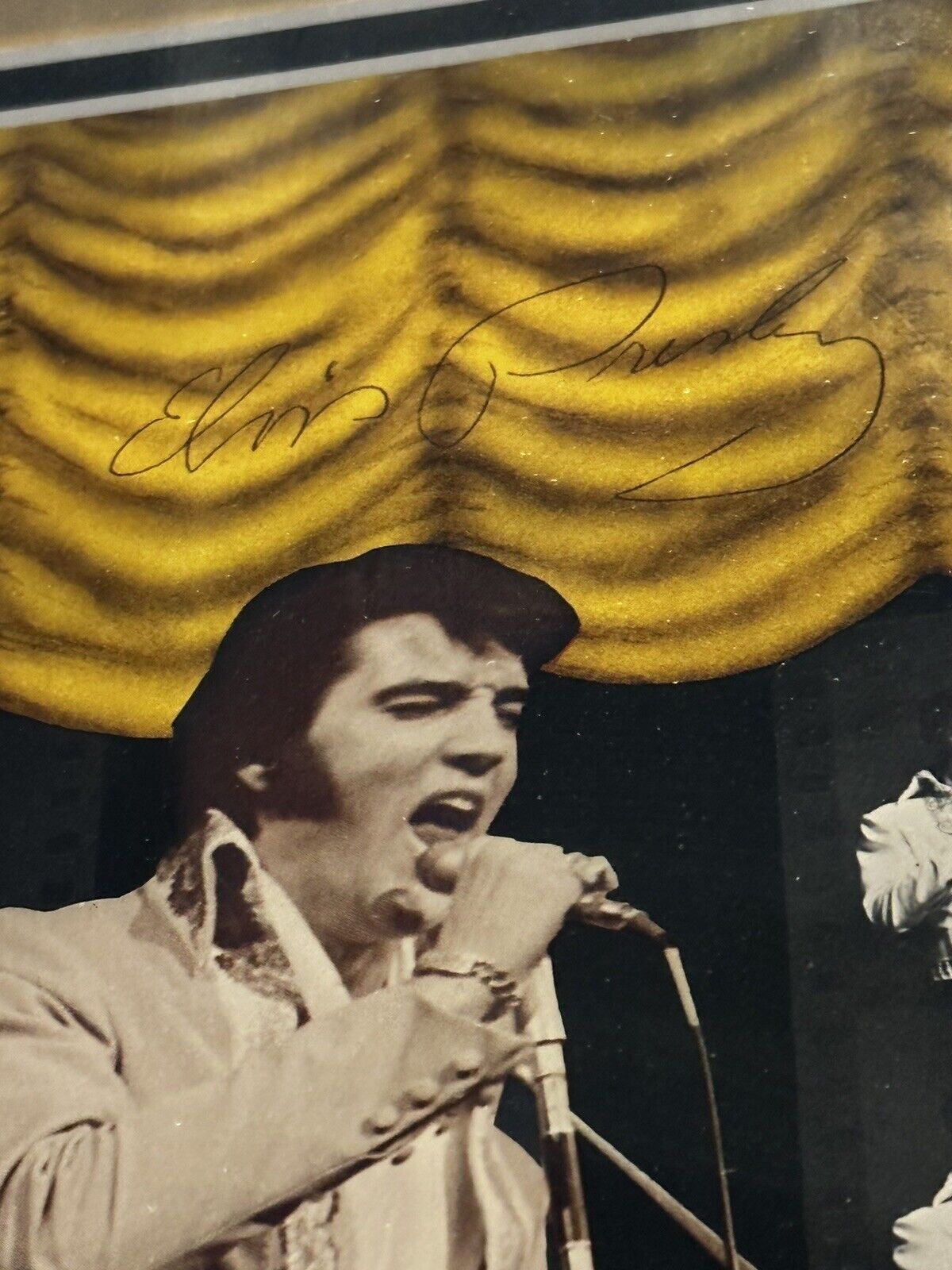 Elvis Collectibles : 2011 Elvis Presley Value Guide - Price List ...