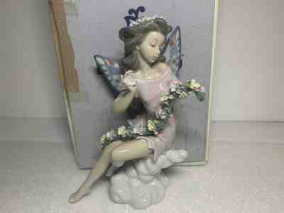 Lladro Fairy Flowers Garland Gloss Finish Figurine 5861 - Sold for $350 ...