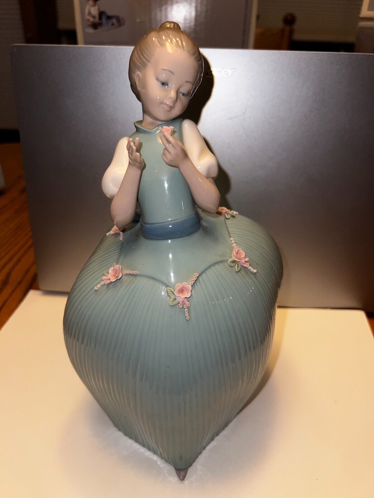 Vintage 1981 Large Lladro “Daisa” Girl in Green Dress Porcelain ...