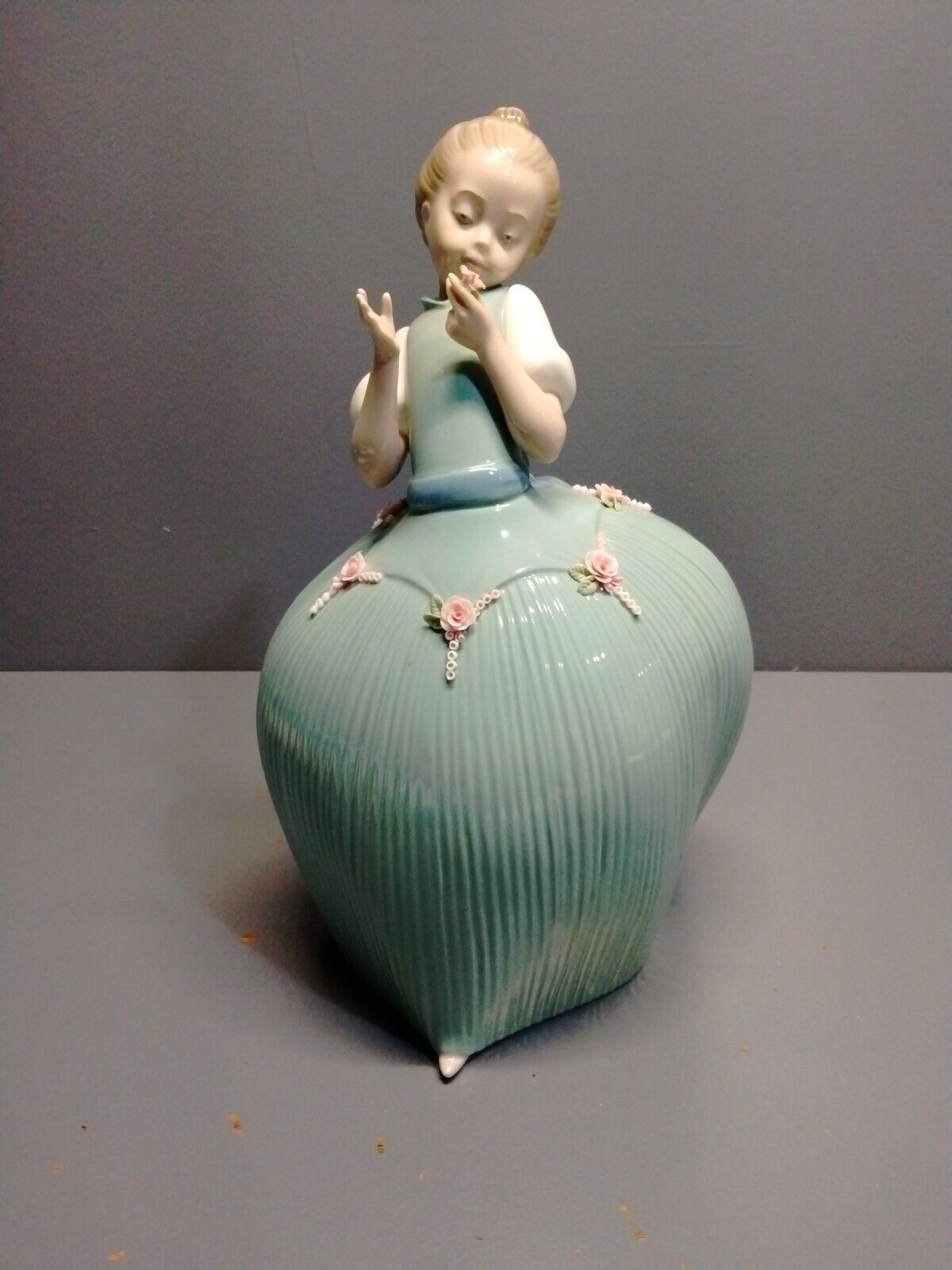 Vintage 1981 Large Lladro “Daisa” Girl in Green Dress Porcelain ...