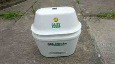 Dairy Crest outdoor milk minder...2 bottle insulated holder - Sold for ...