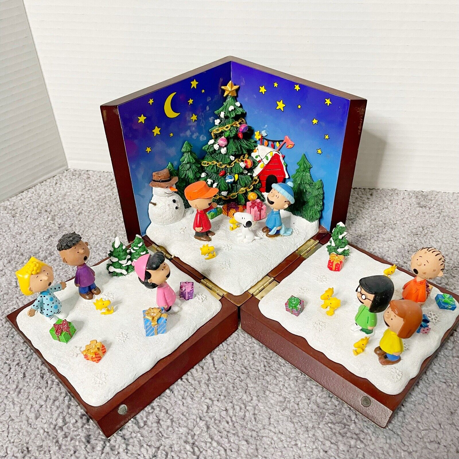 Peanuts Memorabilia Collectibles : Happy Day Snoopy Peanuts Value Guide ...