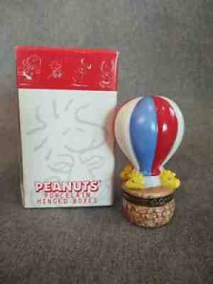 Peanuts Memorabilia Collectibles : Peanuts Porcelain Hinged Box Value ...