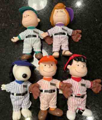 Peanuts Memorabilia Collectibles : Peanuts Snoopy Baseball Glove Value ...