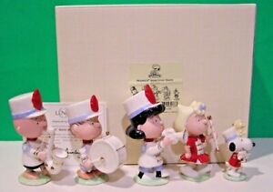 Peanuts Memorabilia Collectibles : Snoopy Figurines Hallmark Peanuts ...