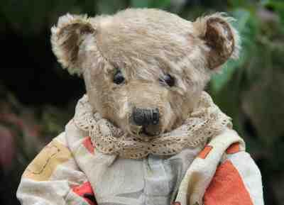 Vintage Antique And Collectible Teddy Bears : Filled Value Guide ...